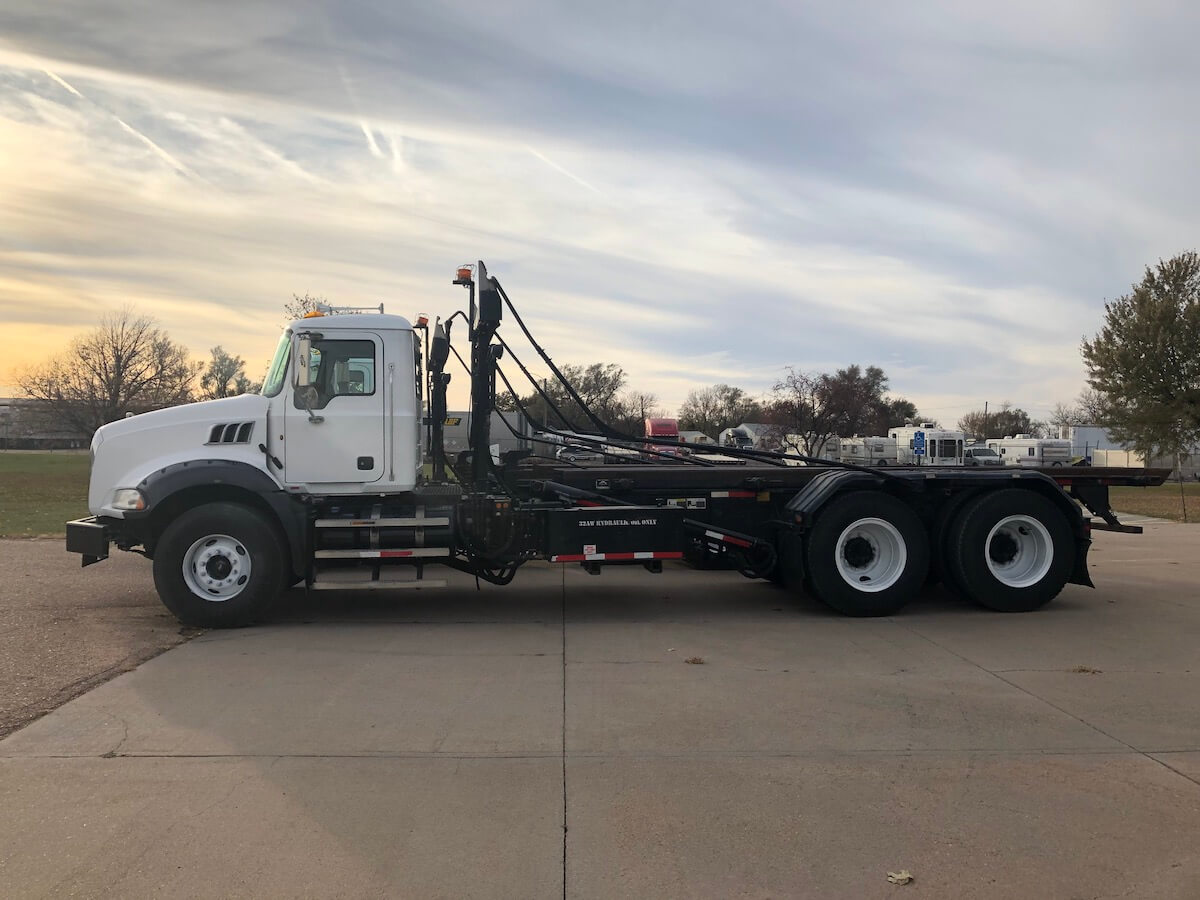 Roll-off Waste Trucks | Midwest Waste Trucks